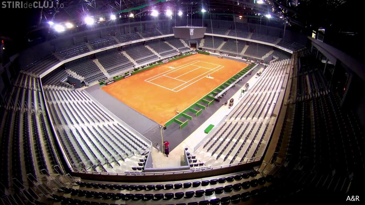 Time lapse cu transformarea Sălii Polivalente în arenă de tenis pe ...