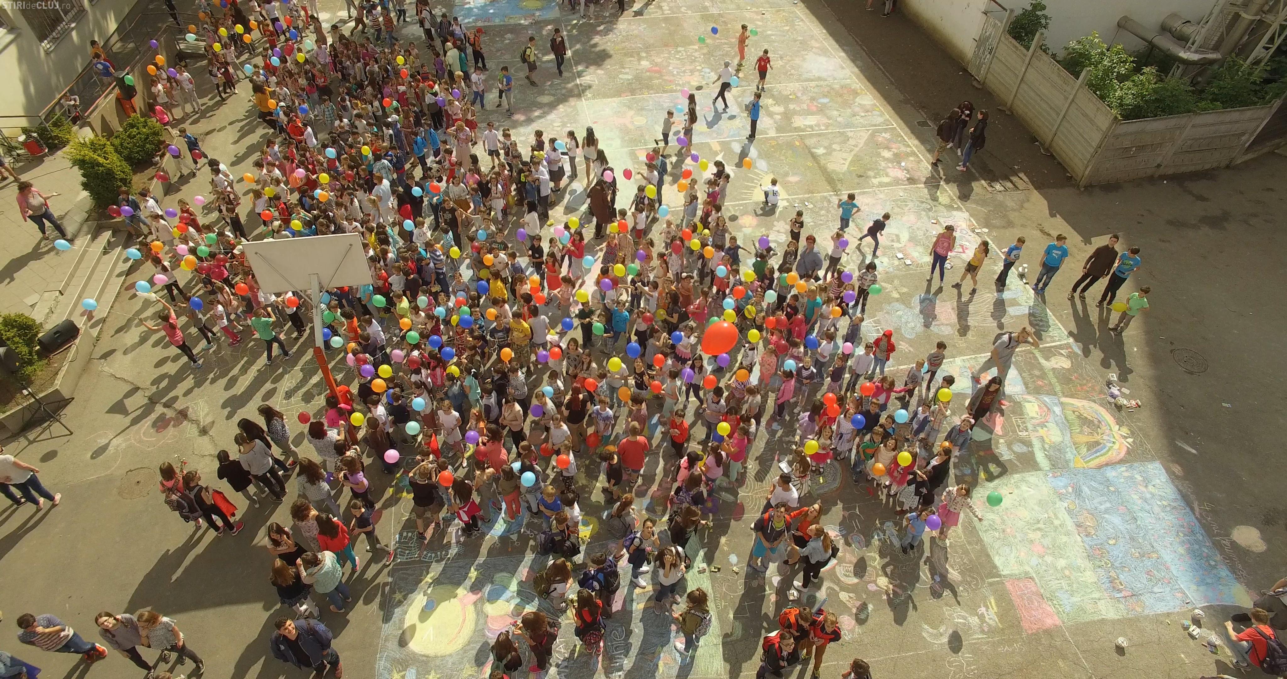 De Ziua Copilului, elevii de la Liceul George Cosbuc au organizat un ...