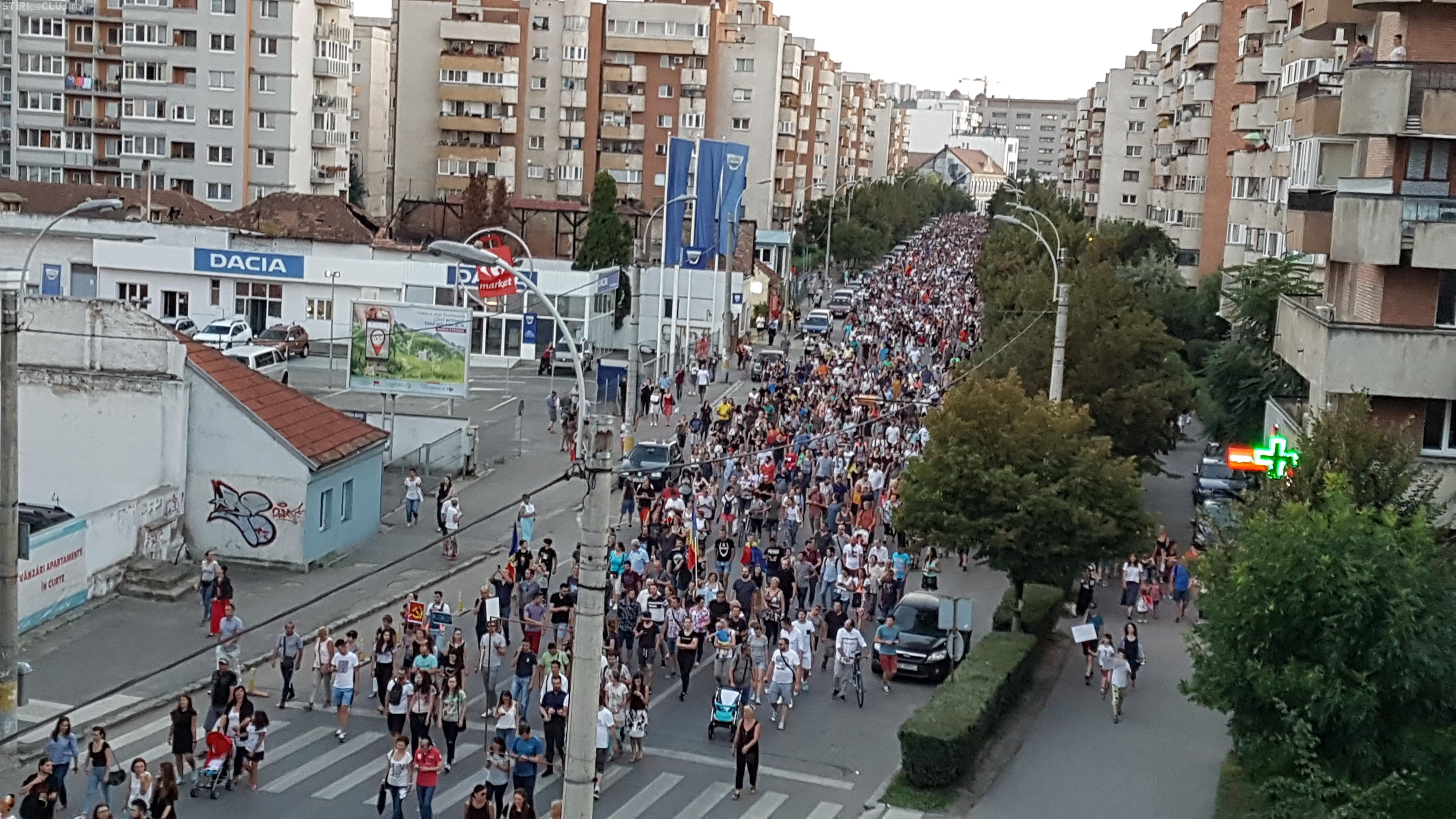 UPDATE: Peste 35.000 de oameni s-au strâns la protestul din Cluj FOTO ...