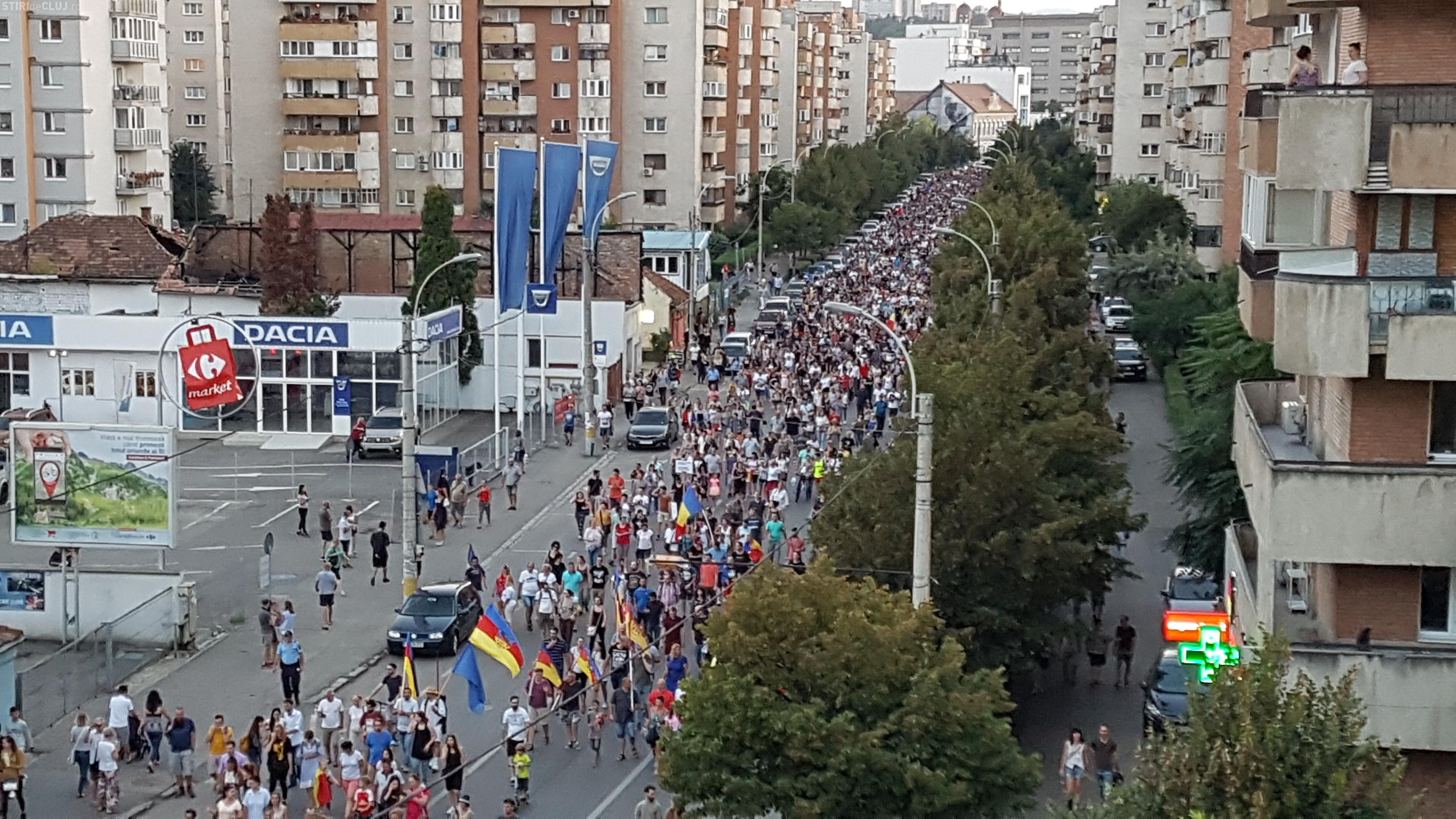 UPDATE: Peste 35.000 de oameni s-au strâns la protestul din Cluj FOTO ...