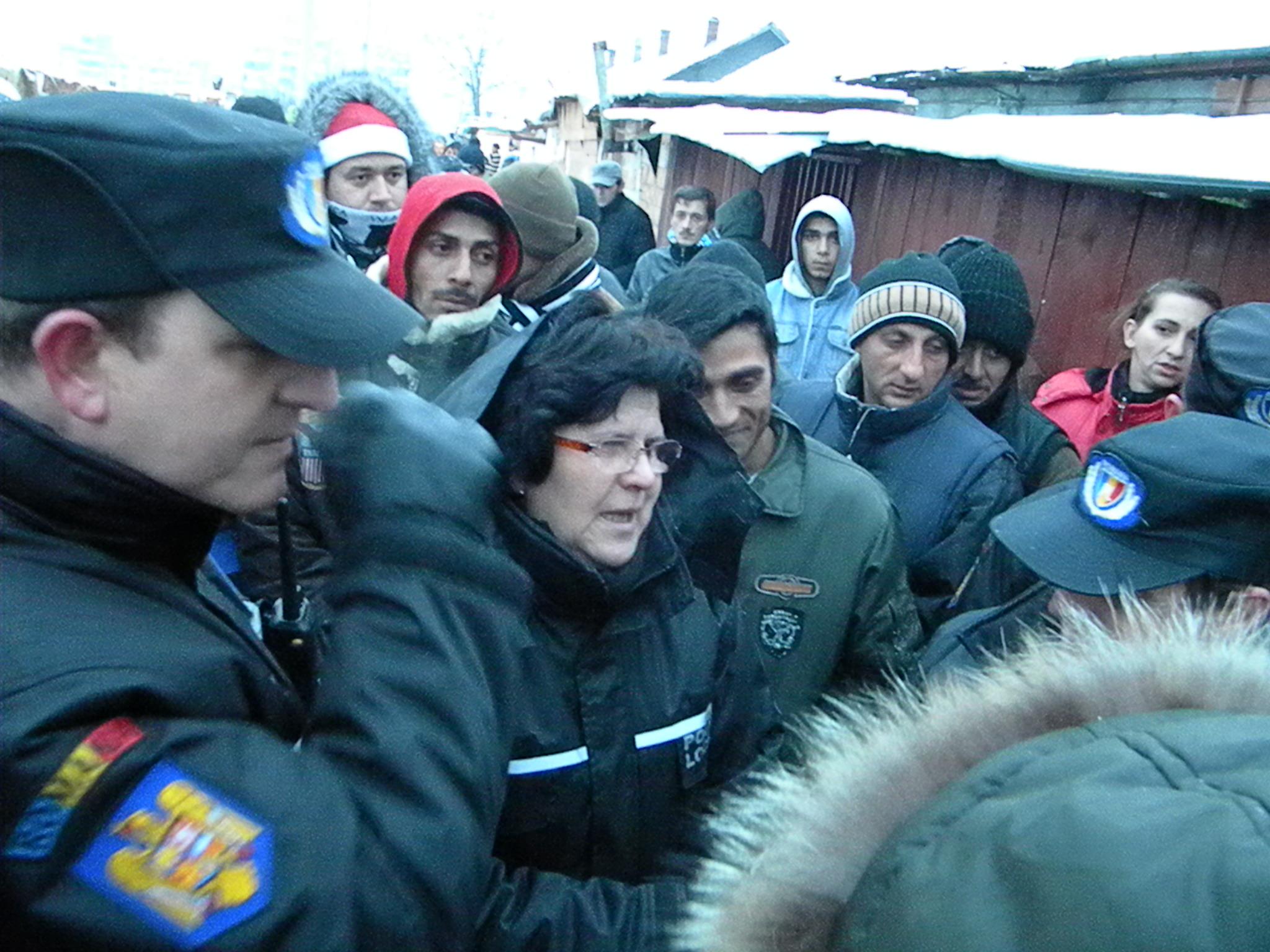 Sute de tigani de pe strada Coastei din Cluj-Napoca sunt evacuati la ...