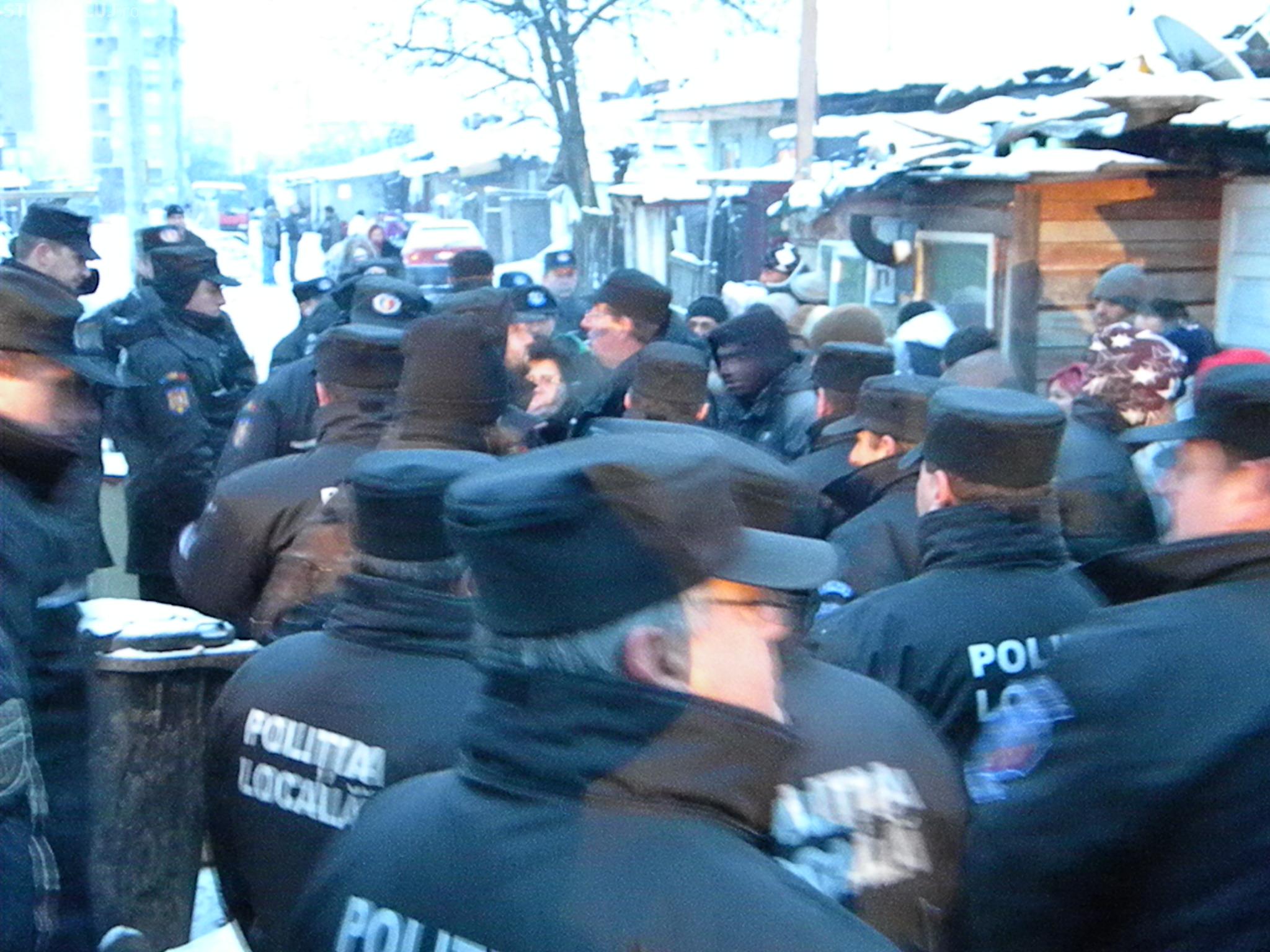 Sute de tigani de pe strada Coastei din Cluj-Napoca sunt evacuati la ...