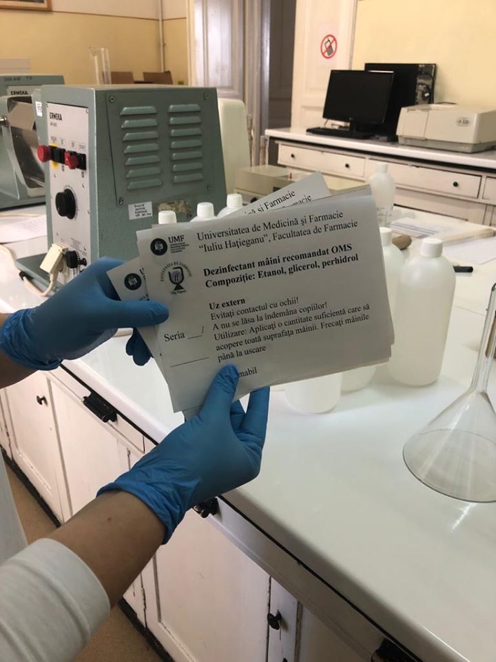 UMF Cluj produce dezinfectant și îl donează - FOTO - Ştiri de Cluj