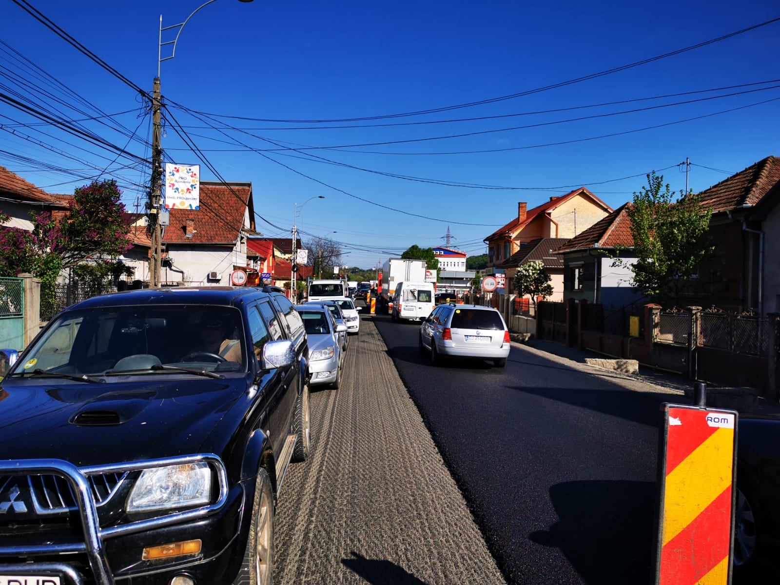 Blocaj rutier în Baciu din cauza unei asfaltări - FOTO - Ştiri de Cluj