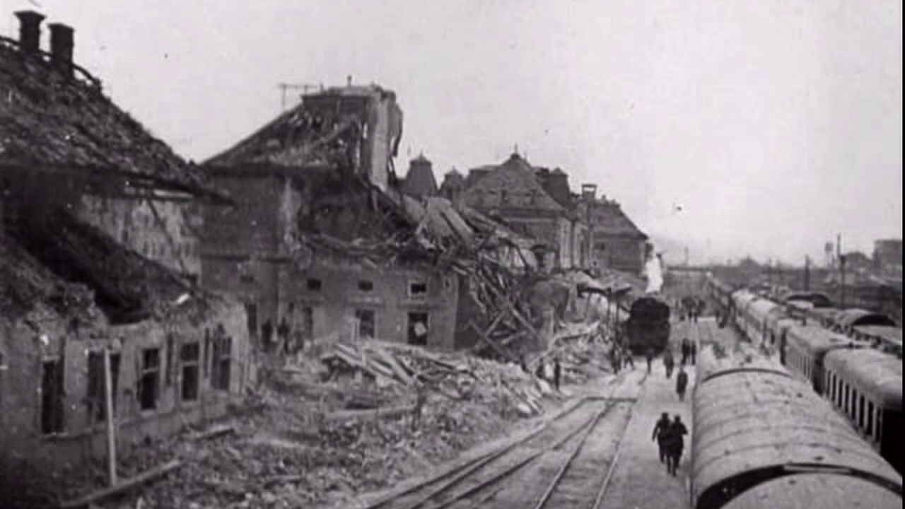 Gara Cluj din 1870 și până azi în imagini. A fost distrusă în 1944, în ...