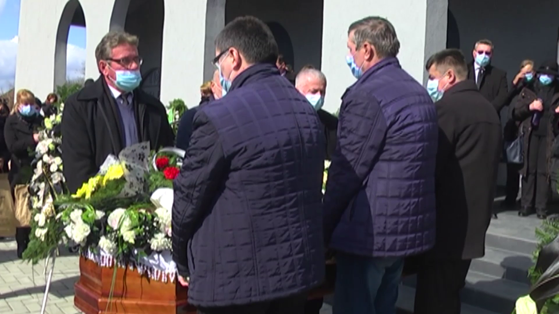 Nea Sandu, bunicul din clipurile lui Micea Bravo, condus pe ultimul ...