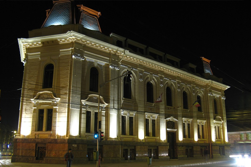 Superba sală de conferințe de la BNR Cluj. Vitraliile sunt unicat în ...