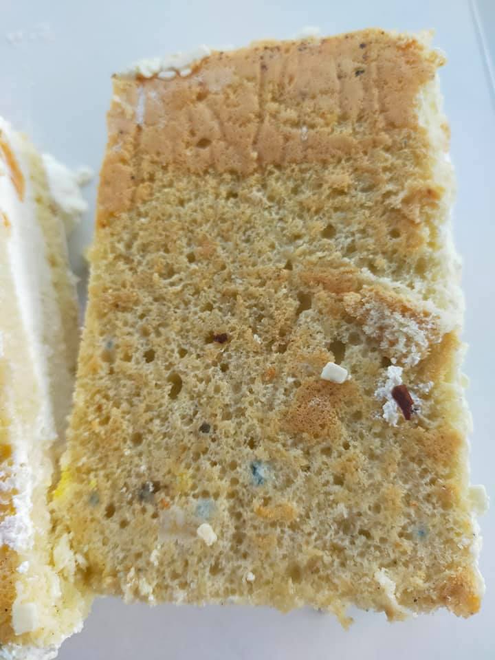 Tort mucegăit, cumpărat de la Cora Cluj - FOTO - Ştiri de Cluj