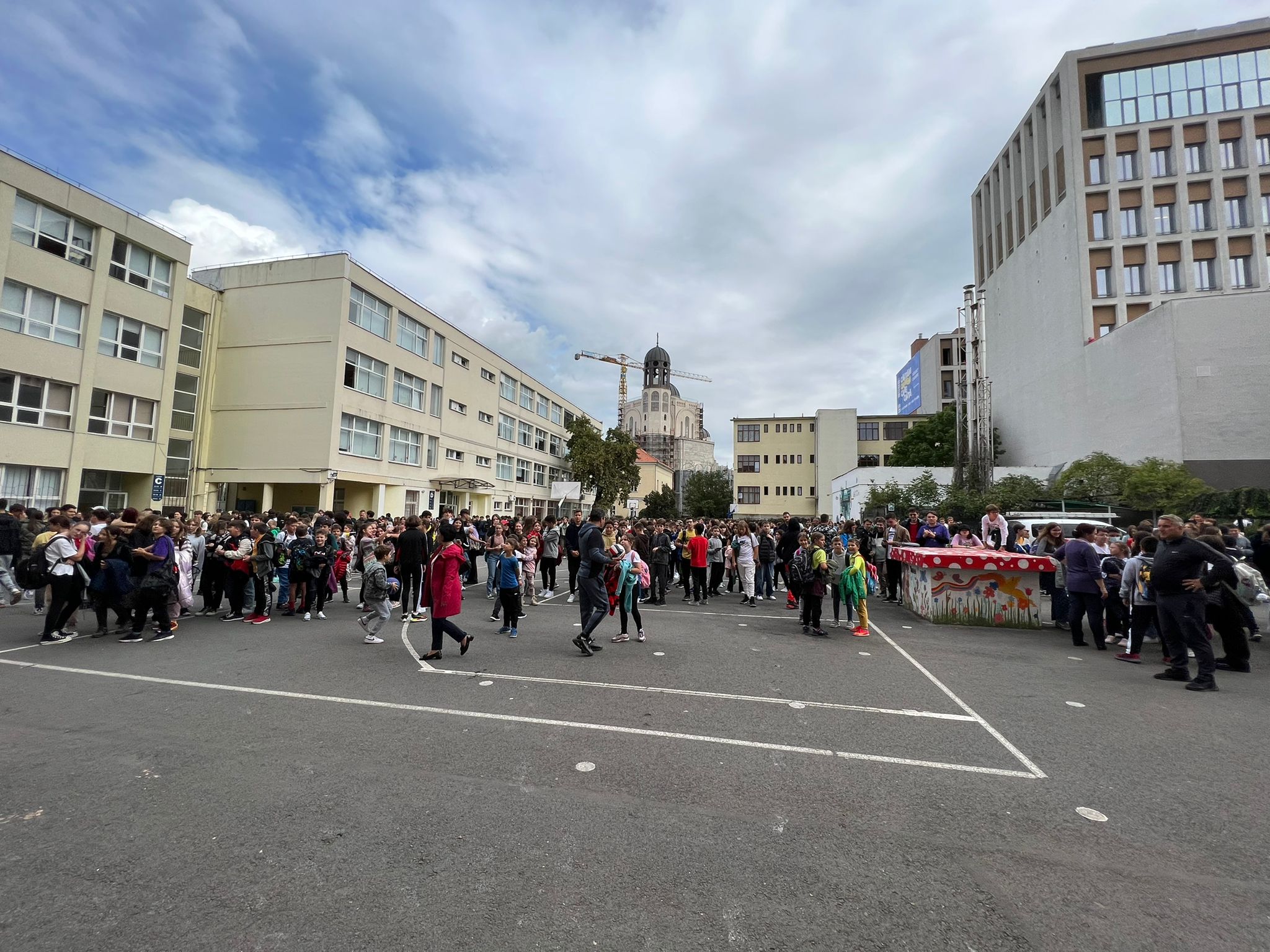 Alertă de incendiu la Colegiul George Coșbuc. ”Dorel” a declanșat ...