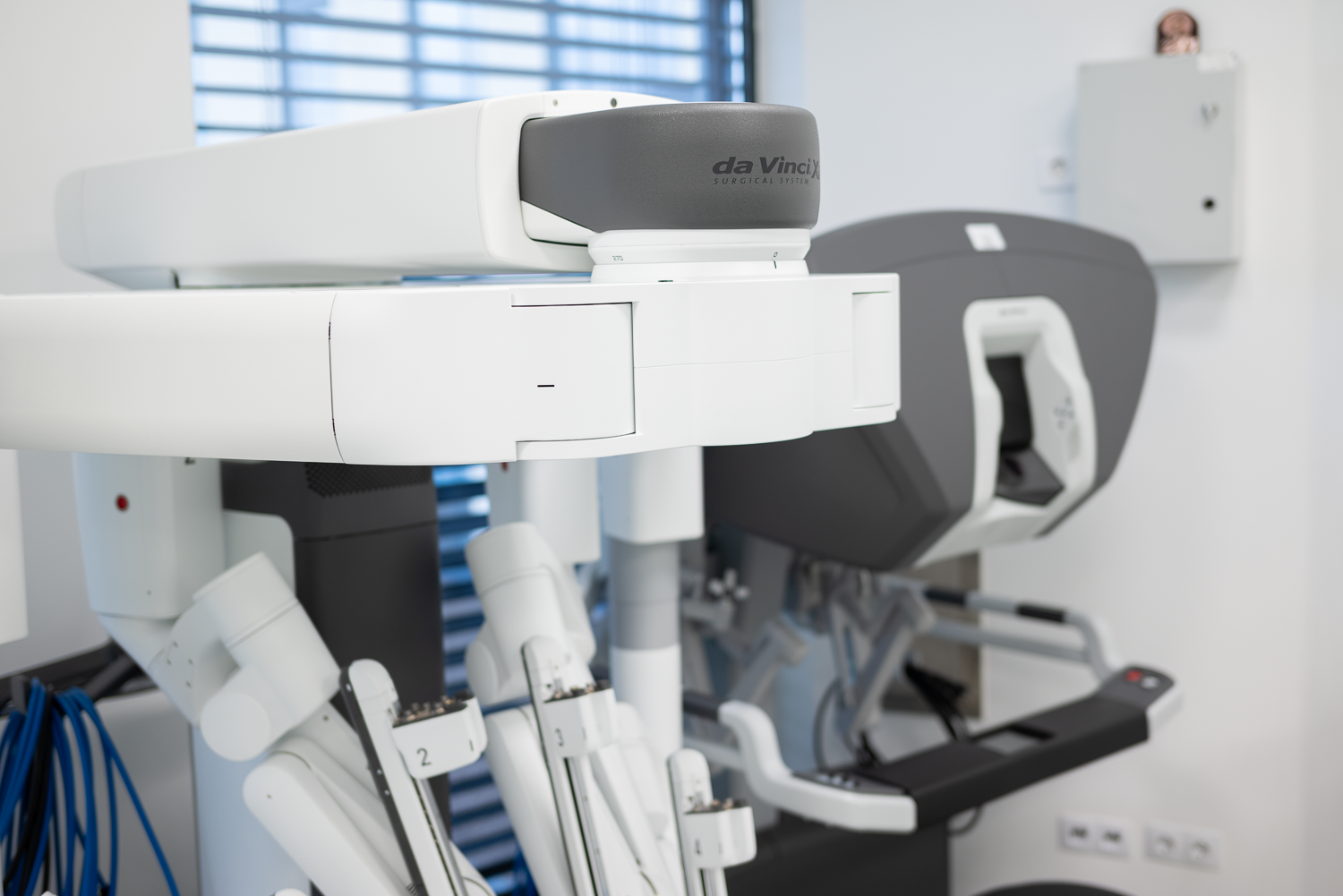 Robotul da Vinci, cel mai avansat robot chirurgical din lume a ajuns la ...