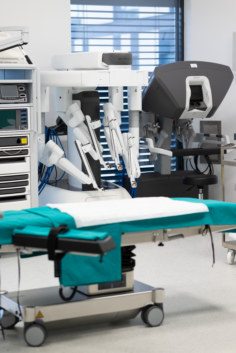 Robotul da Vinci, cel mai avansat robot chirurgical din lume a ajuns la ...