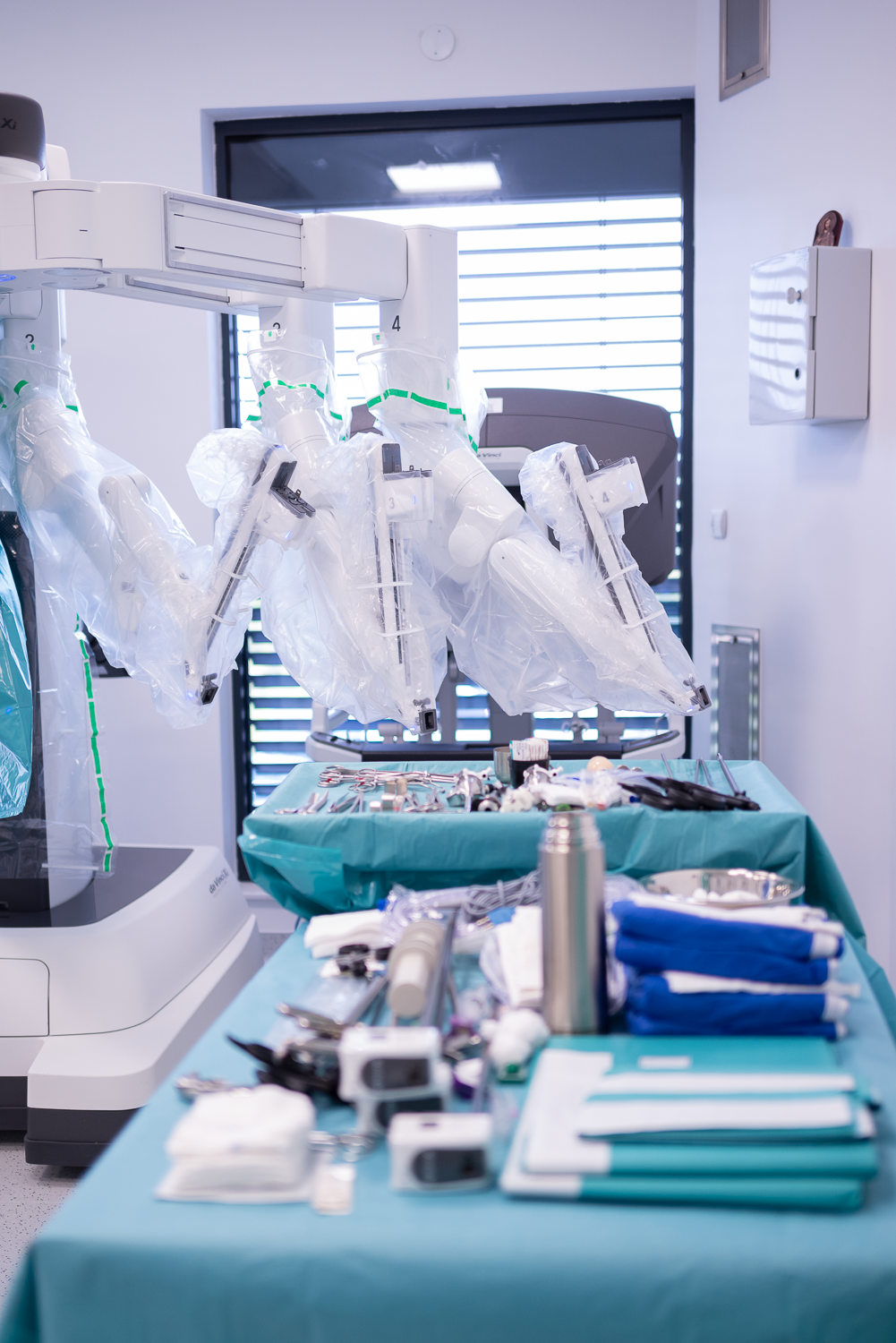 Robotul da Vinci, cel mai avansat robot chirurgical din lume a ajuns la ...