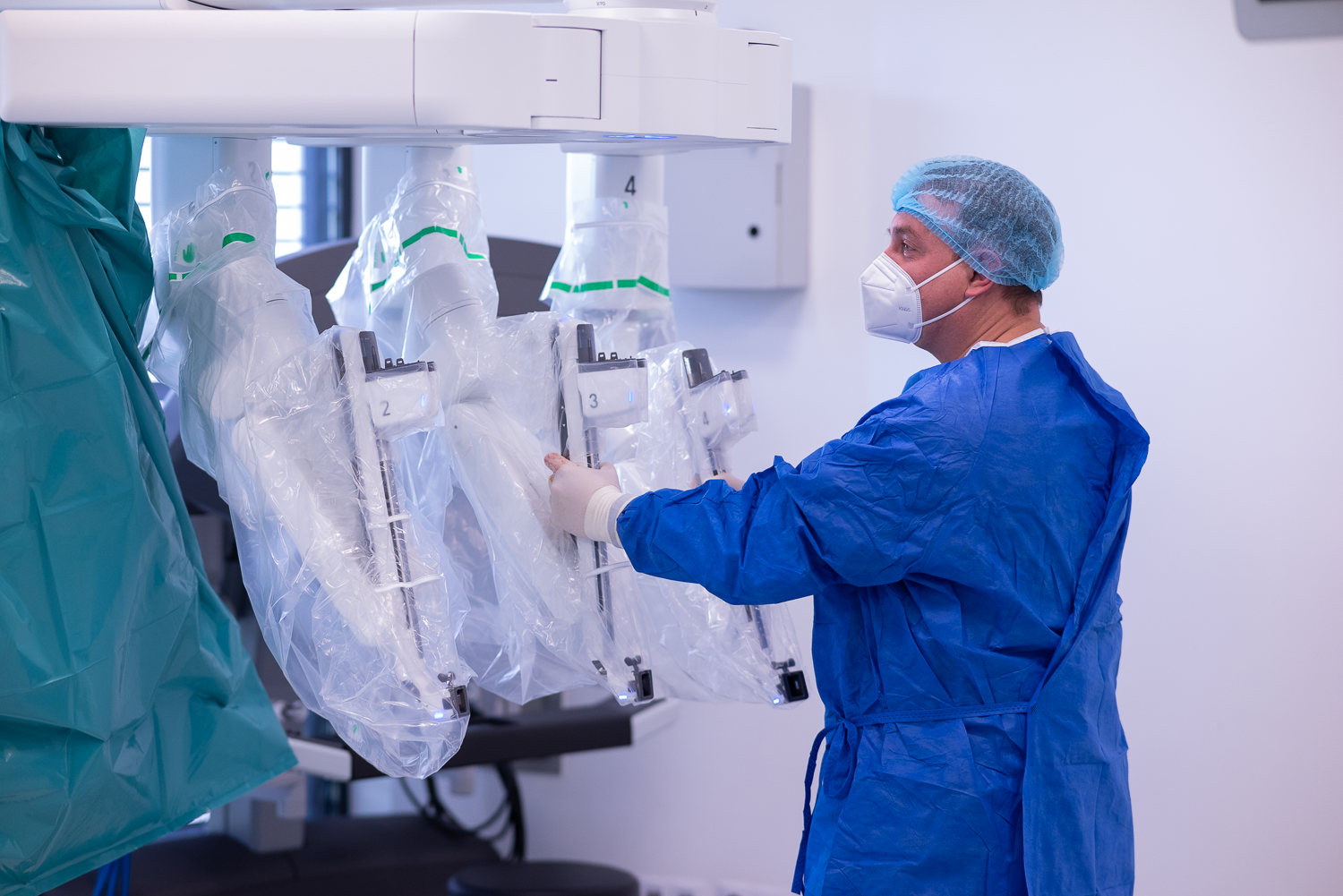 Robotul da Vinci, cel mai avansat robot chirurgical din lume a ajuns la ...