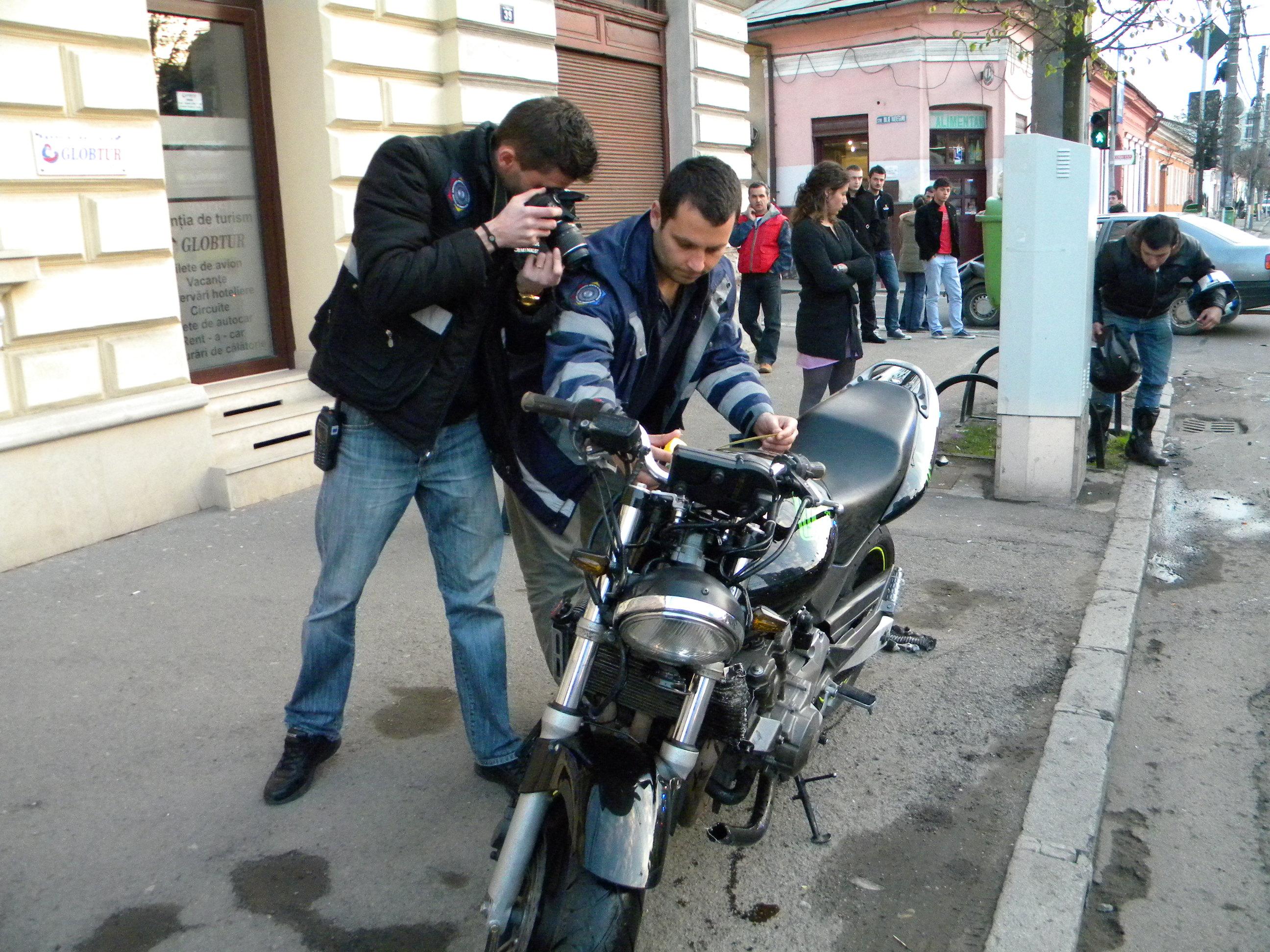 Accident pe strada Motilor, soldat cu un motociclist ranit - Galerie ...