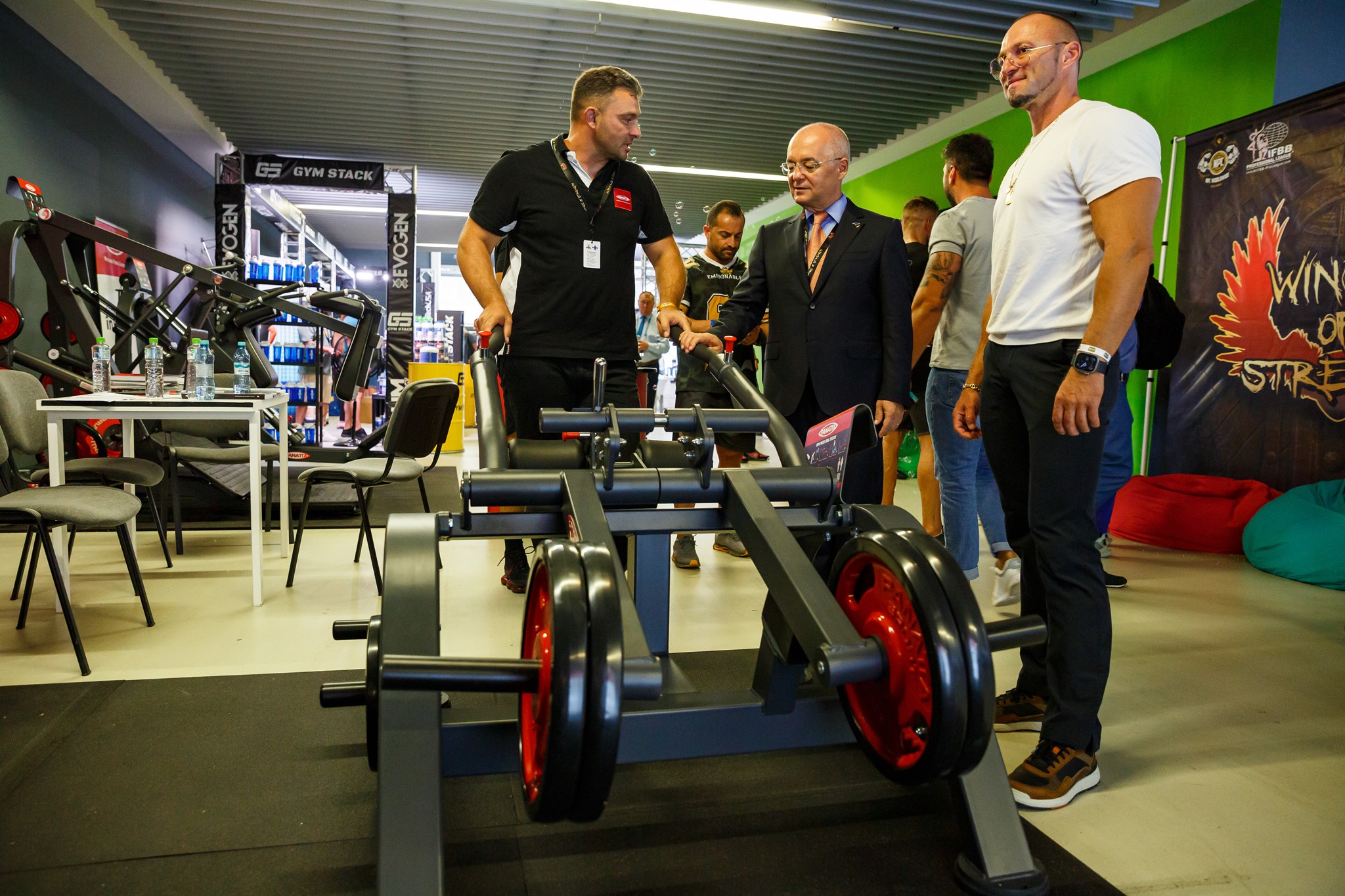 Emil Boc și-a încordat mușchii cu Jay Cutler, Mr. Olympia și vedetă ...