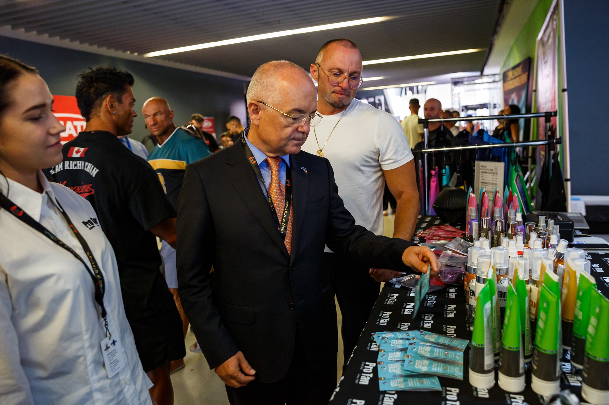 Emil Boc și-a încordat mușchii cu Jay Cutler, Mr. Olympia și vedetă ...