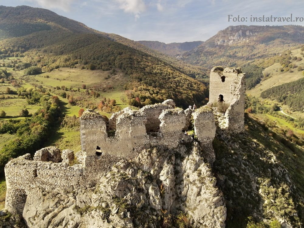 Cetatea situată la cinci kilometri de Rimetea, una dintre cele mai ...