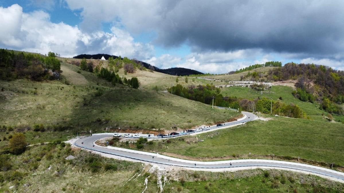 S-a deschis cel mai spectaculos drum din Munții Apuseni. Priveliștea de ...