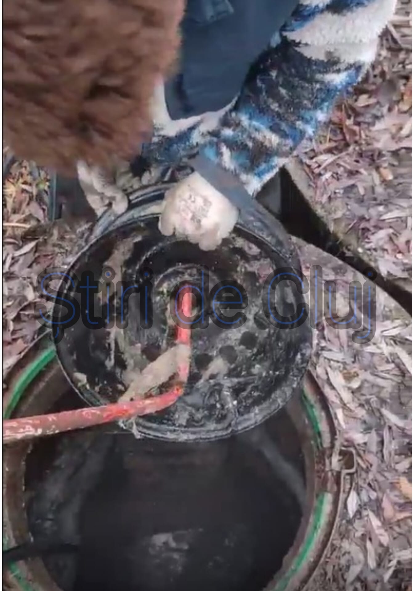 Din ciclul ce mai aruncă clujenii în canale: O jantă de mașină a ...