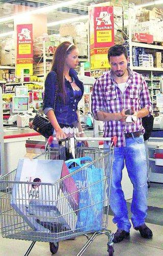 "Printul" Cristea si Bianca Dragusanu, la cumparaturi intr-un ...
