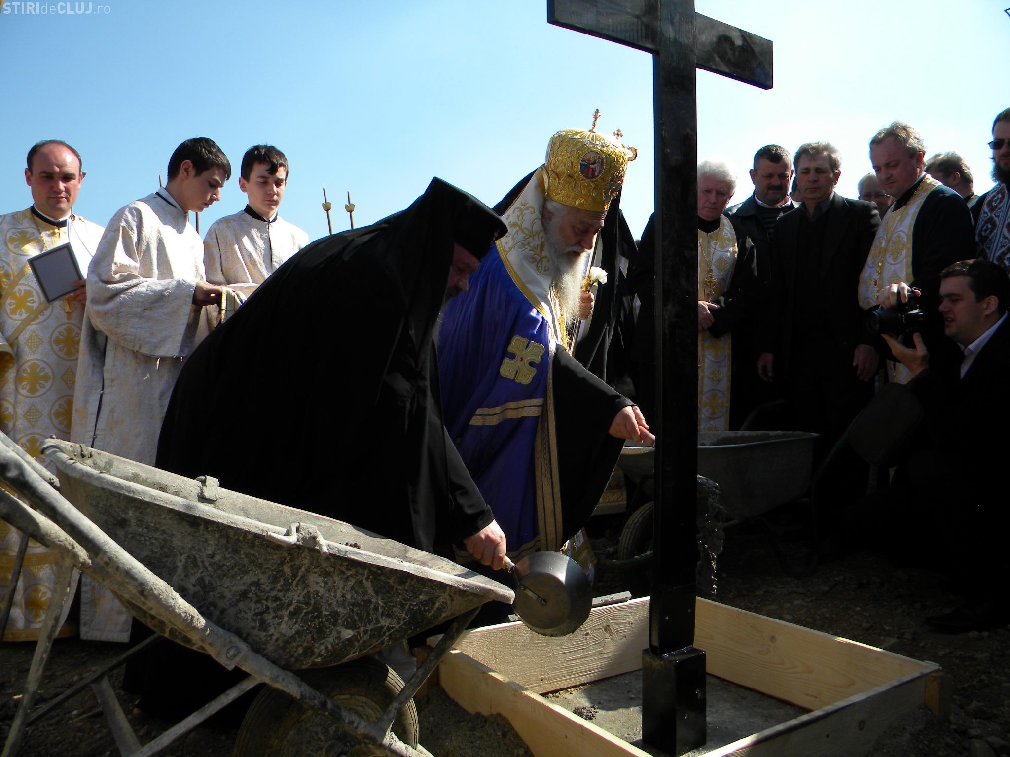 Centru misionar social, cu birouri pentru preoti, o capela si o ...