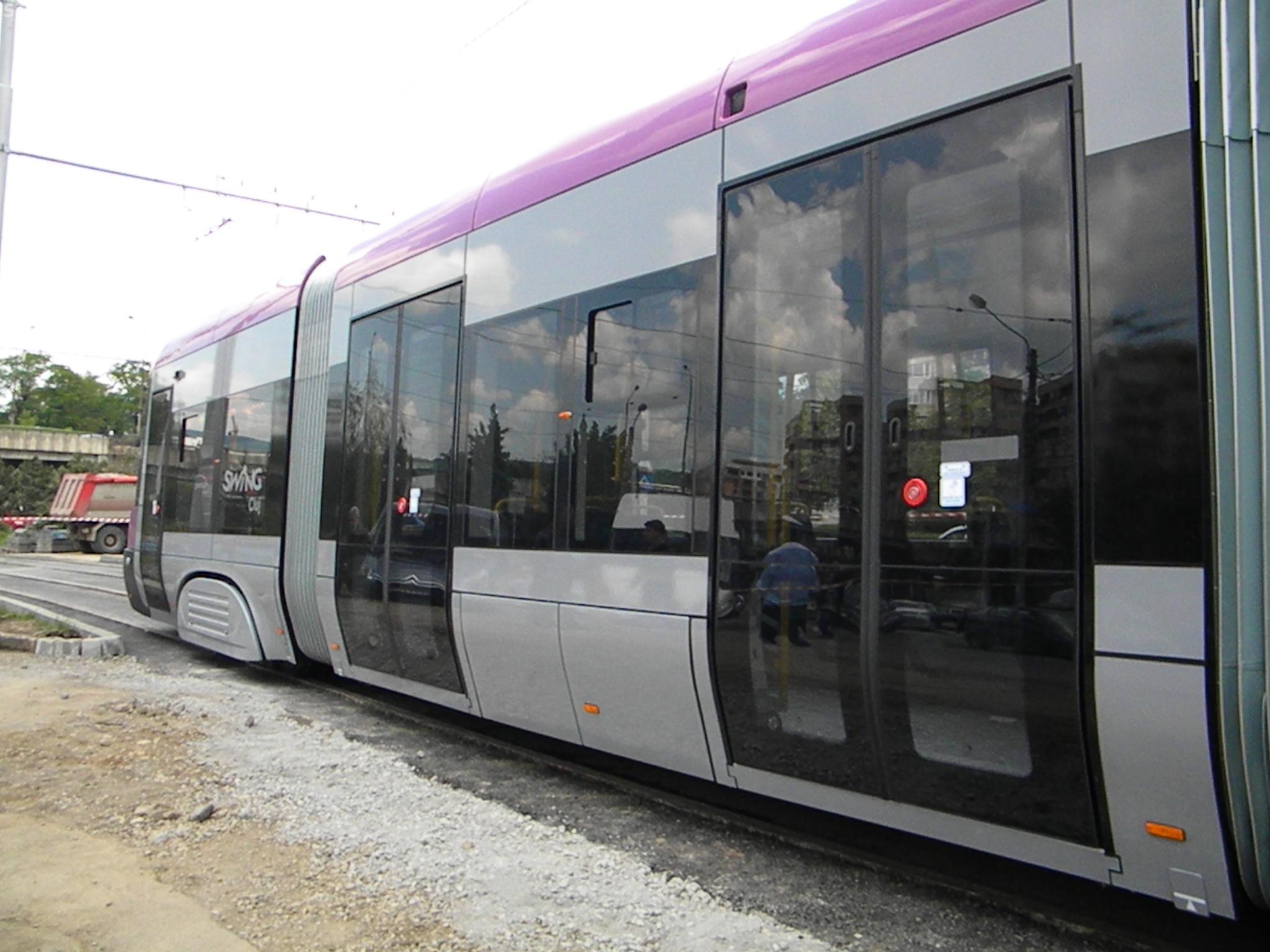 Primul tramvai modern a ajuns la Cluj! VEZI fotografii realizate pe ...