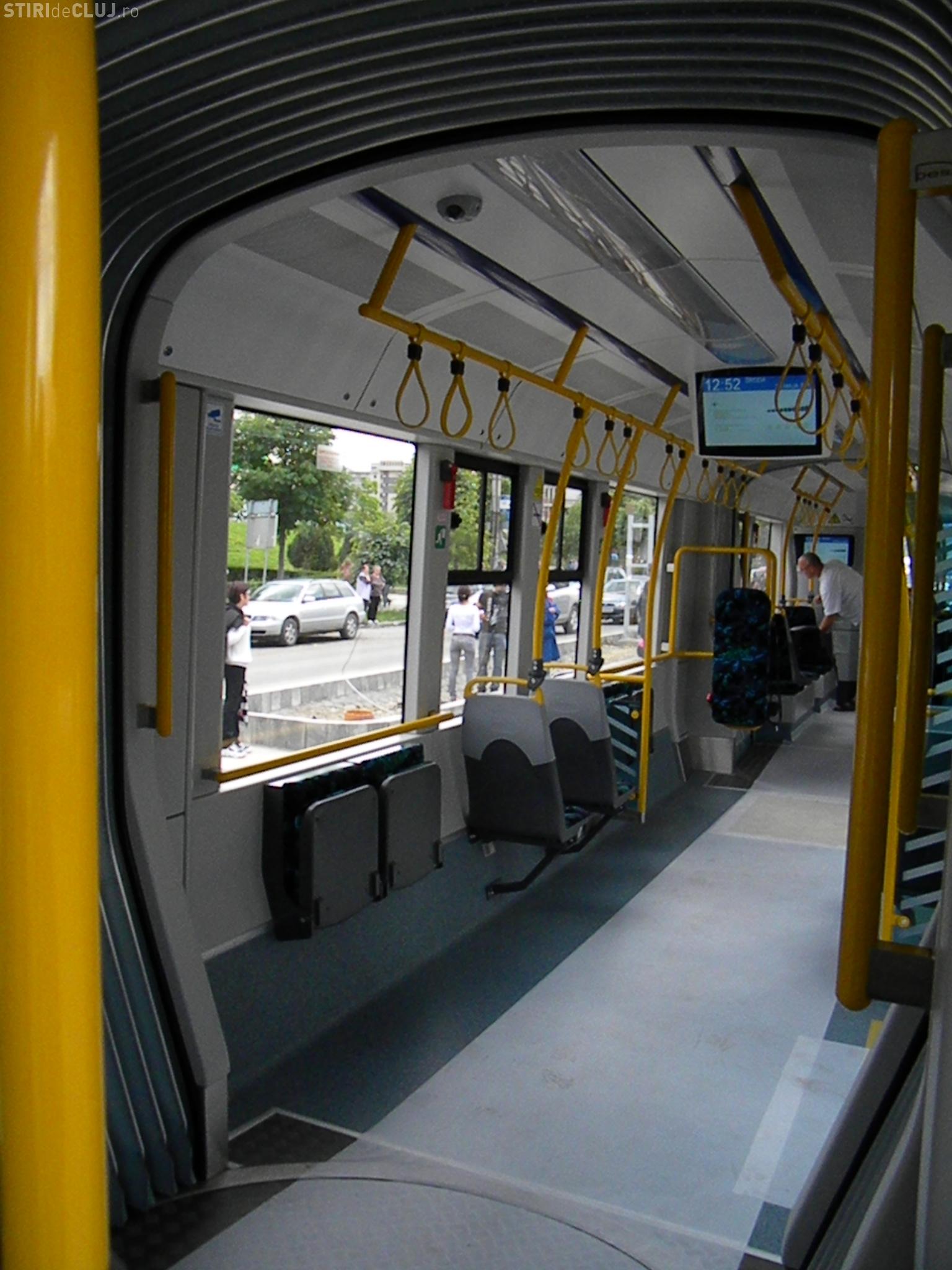 Primul tramvai modern a ajuns la Cluj! VEZI fotografii realizate pe ...