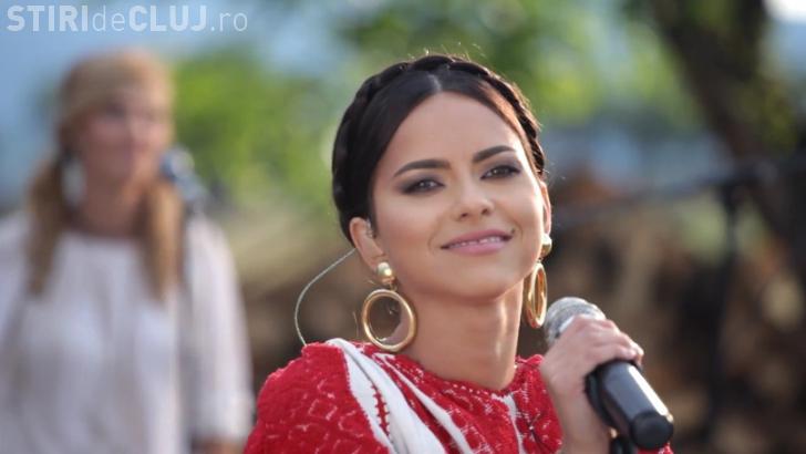 Inna, îmbrăcată în IE și cu cizme de cauciuc cu toc FOTO - Ştiri de Cluj