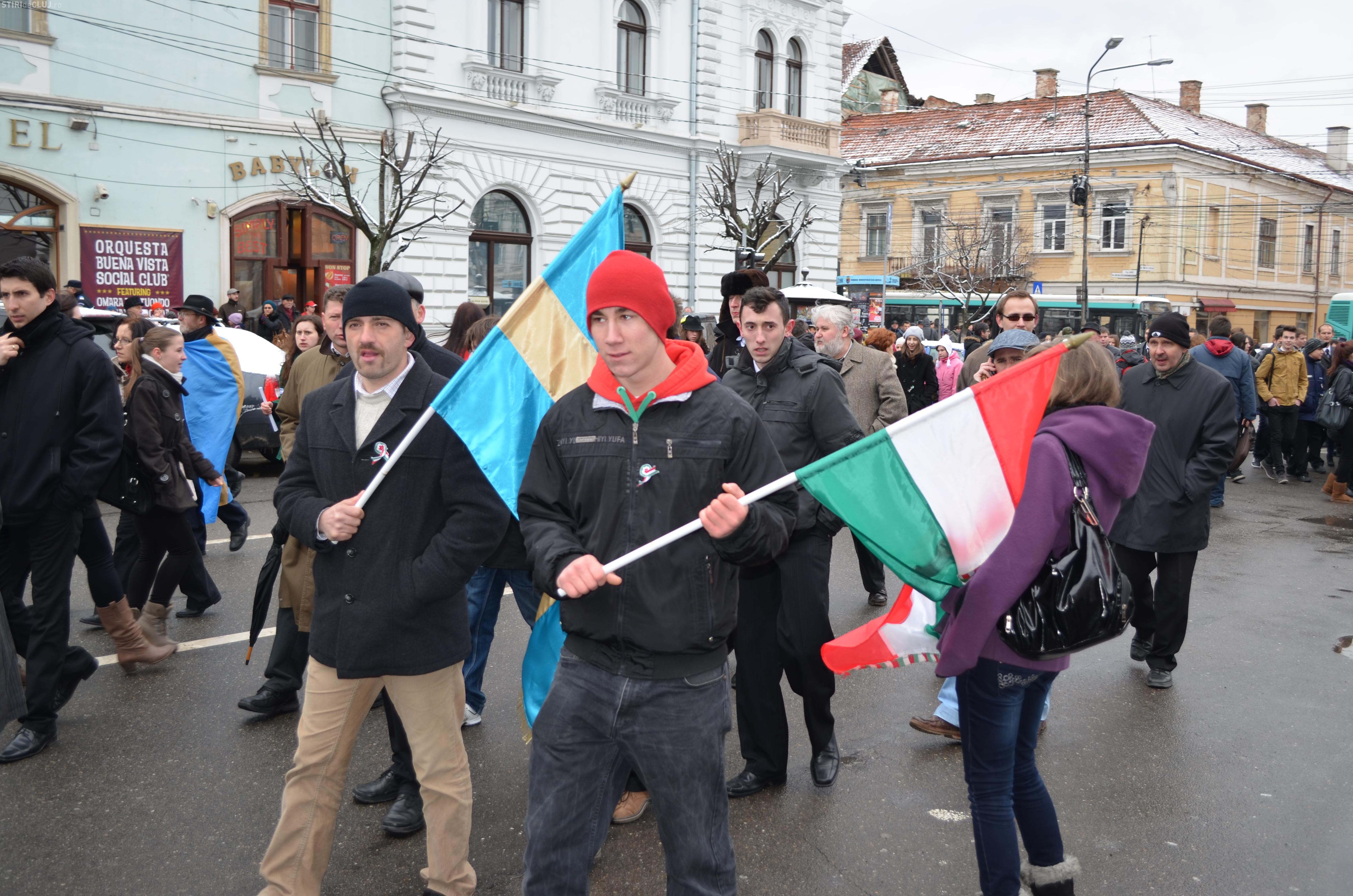 Ungurii din Cluj sărbătoresc Ziua Maghiarilor de Pretutindeni fluturând ...