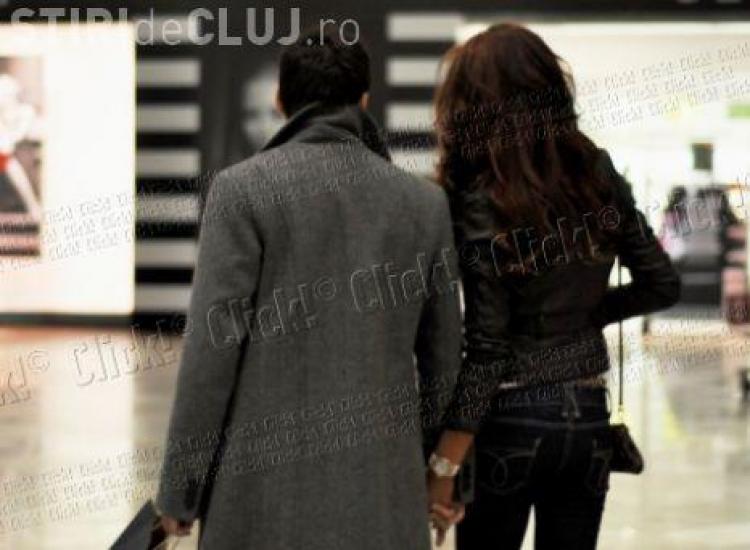 Bianca Dragusanu si Adrian Cristea, de mana in Iulius Mall Cluj! - FOTO ...