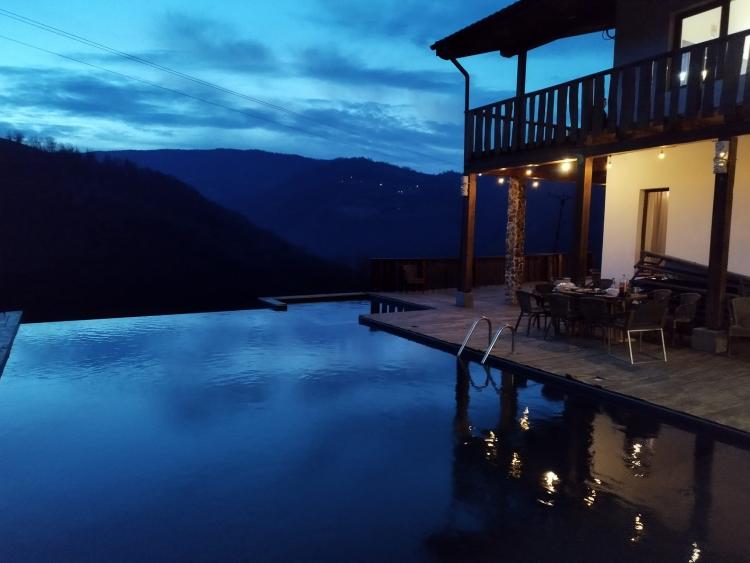 Cabana din Cluj cu piscină încălzită și o priveliște demențială. Locul ...