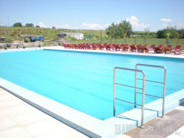 ”Apa vie” de la Băile Sarcău, o altă oază a Ardealului, pe care trebuie ...