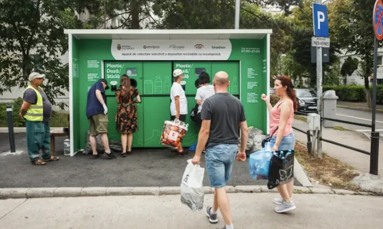 Schemă la aparatul de reciclat al Primăriei Cluj: Pahare de plastic ...
