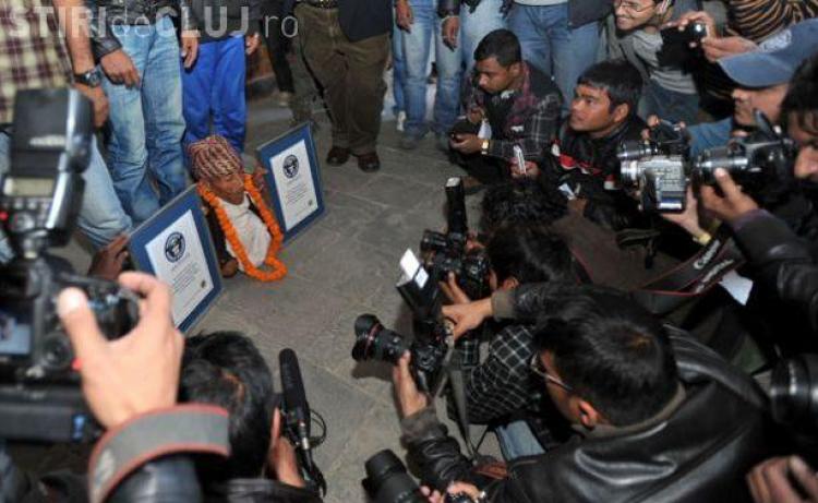 Cel mai mic om din lume e din Nepal FOTO - Ştiri de Cluj