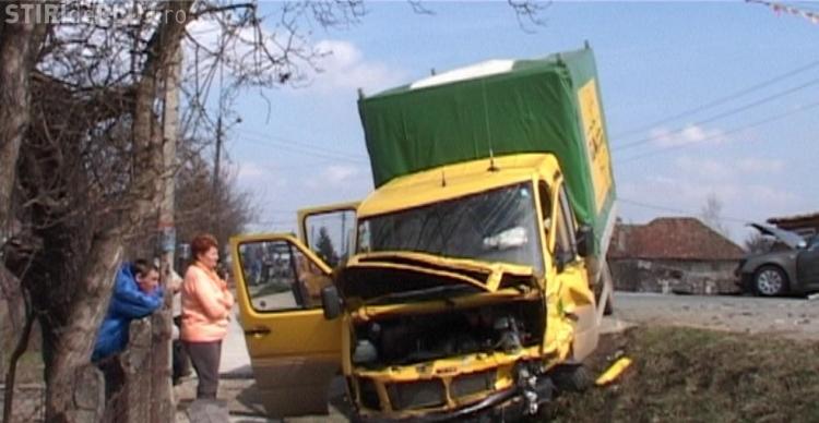 Accident la Manasturel! Doi copii de nici 2 ani au fost raniti grav ... Accident la Manasturel! Doi copii de nici 2 ani au fost raniti grav ...