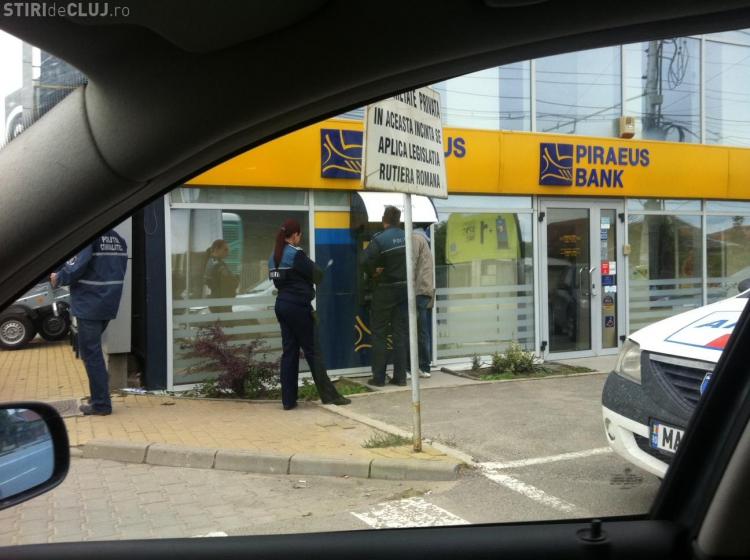 Bancomatul Piraeus Bank de la Ambient, SPART de hoți - FOTO EXCLUSIV ...